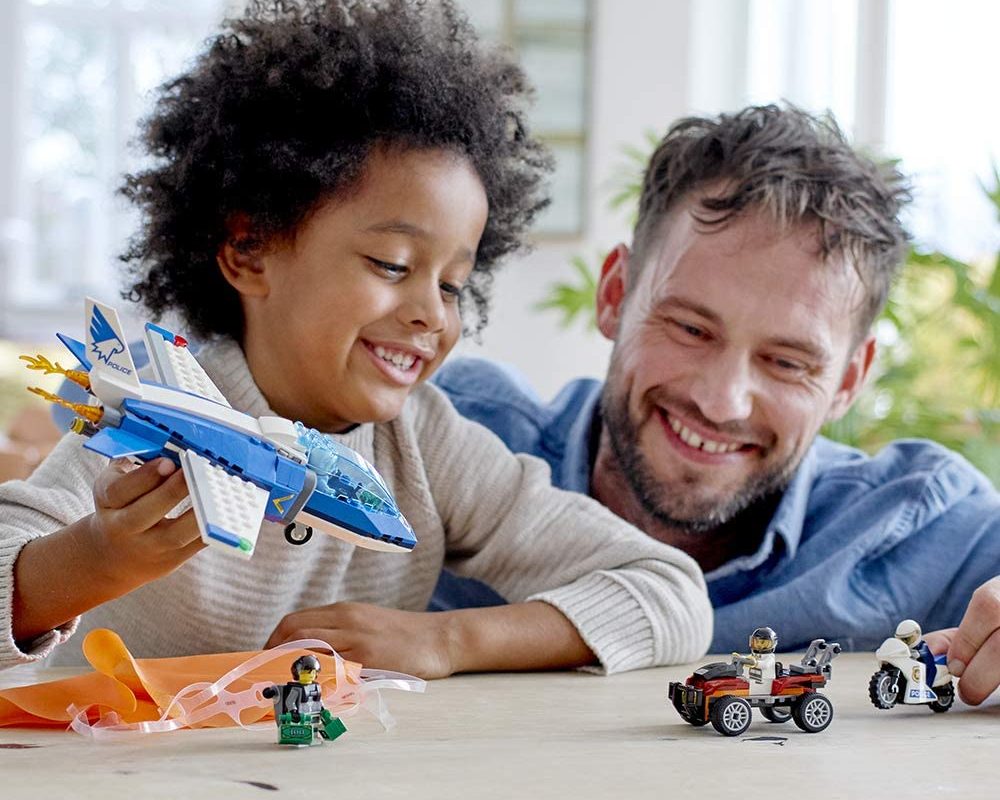 LEGO City Sky Police Parachute Arrest Building Kit - 60208 - Toys 4 You