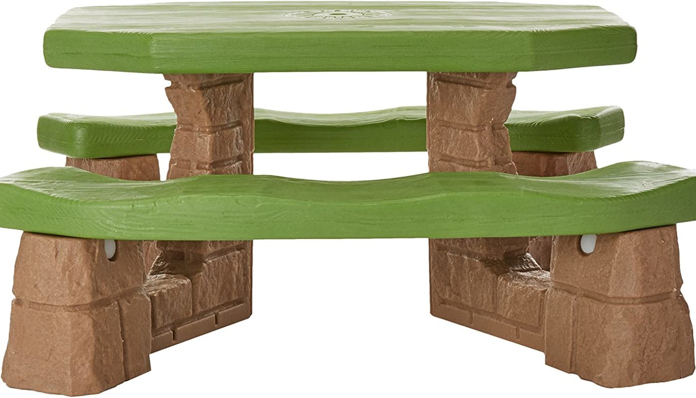 Step2 Naturally Playful Picnic Table With Umbrella 787700 - Toys 4 You