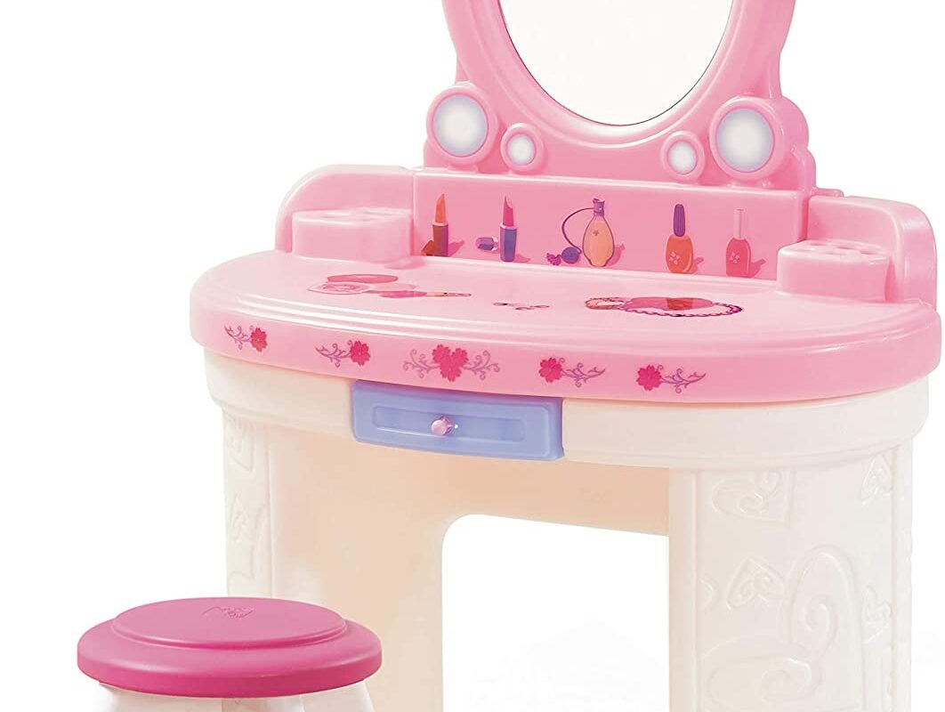 Step2 - Fantasy Vanity Table - 757900 - Toys 4 You