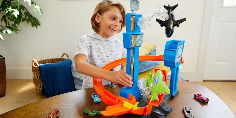 Hot Wheels - City Main Line Jet Jump Airport Playset - Toys 4 You