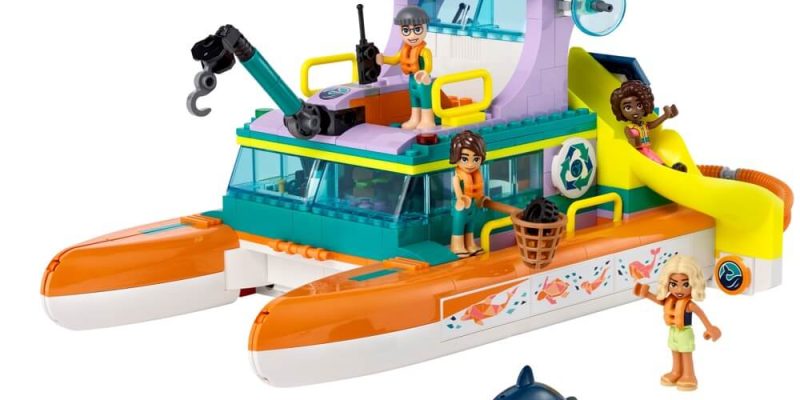 LEGO Friends Sea Rescue Boat (717 Pieces) - Toys 4 You