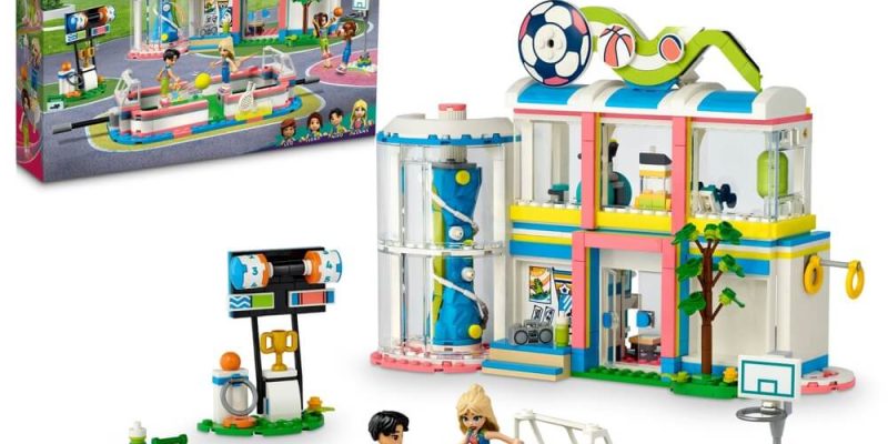 LEGO Friends Sports Center (832 Pieces) - Toys 4 You