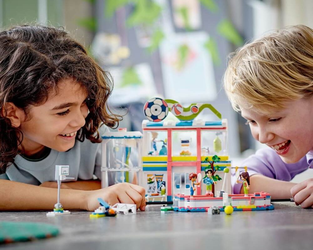 LEGO Friends Sports Center (832 Pieces) - Toys 4 You
